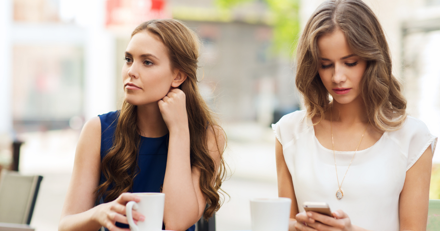 If you notice these 9 body language signs, you’re dealing with a shy ...