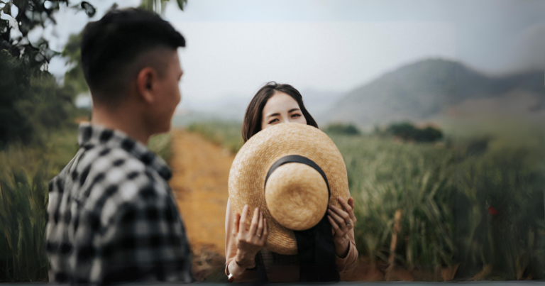 If you notice these 9 body language signs, you’re dealing with a shy ...