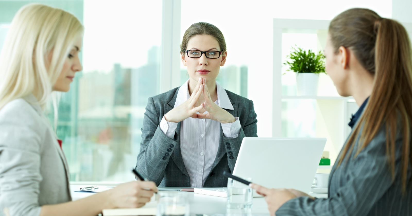 If a woman displays these 7 behaviors, she has a high level of poise ...