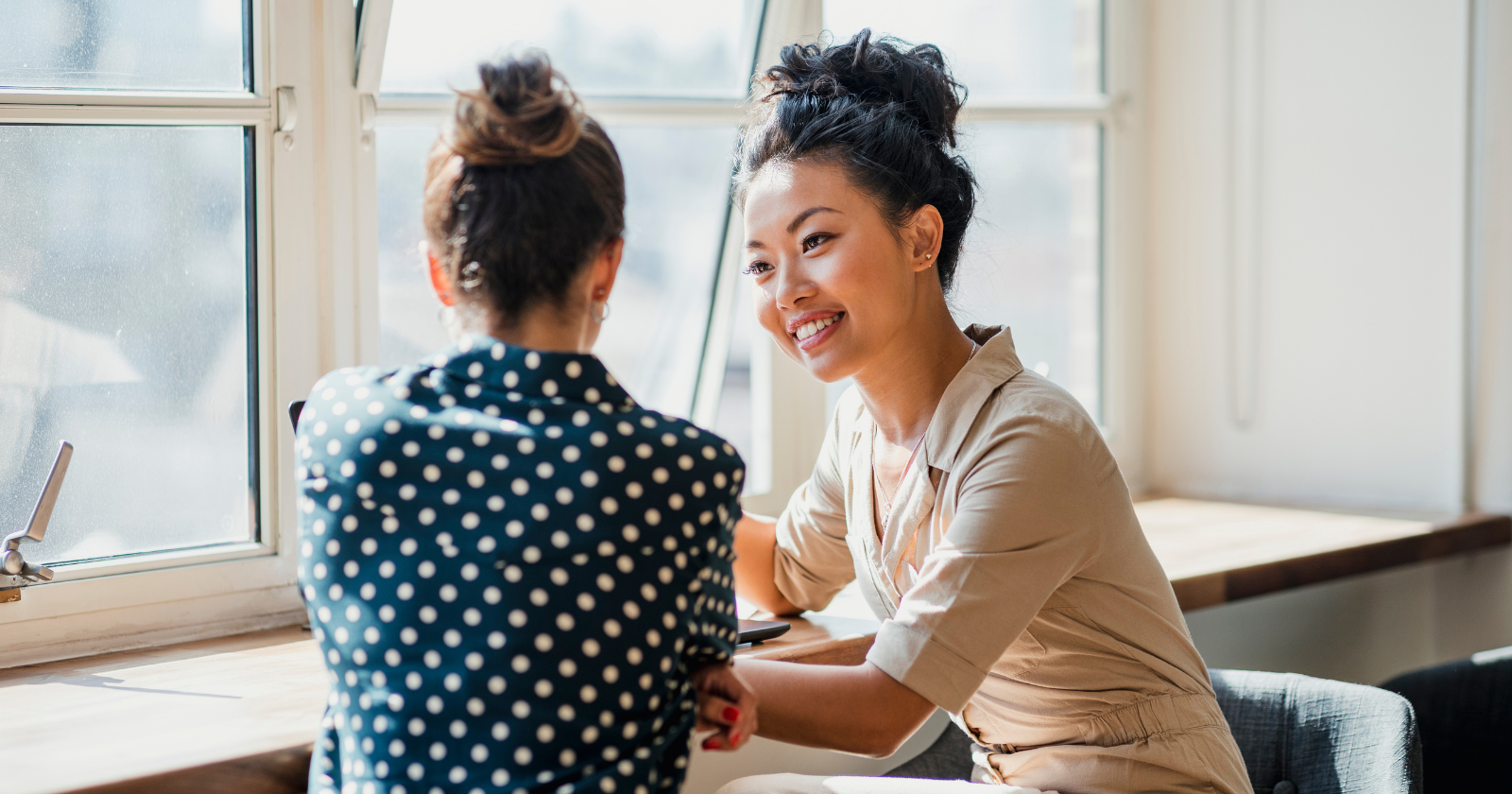 8 subtle behaviors that make people feel at ease with you immediately ...