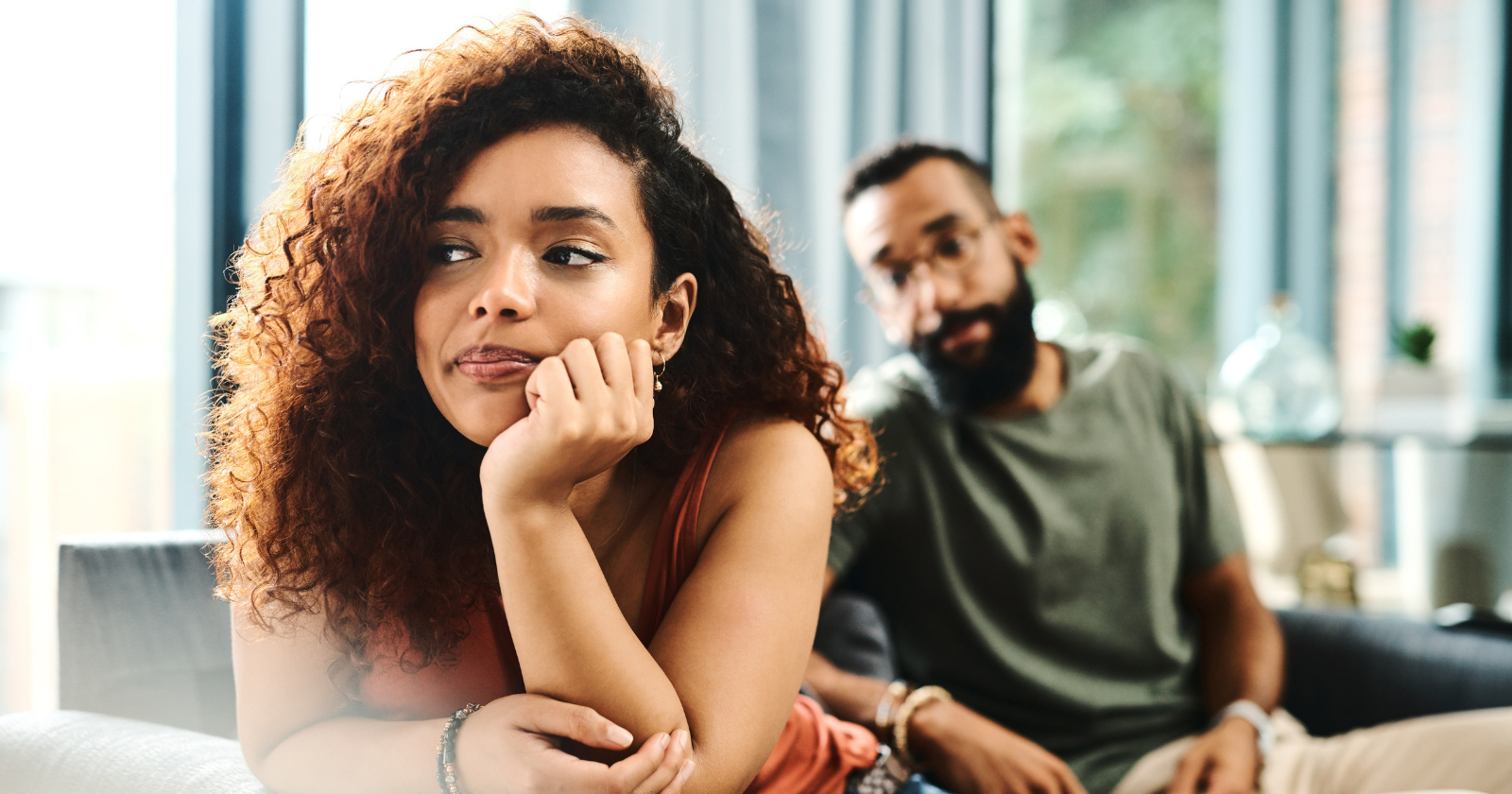 9 heartbreaking signs they'd leave you tomorrow if they weren't afraid ...